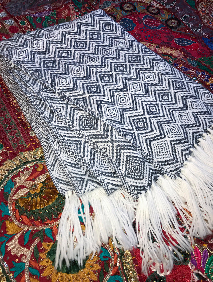 Alpaca Manta Shawl – Vagamundo