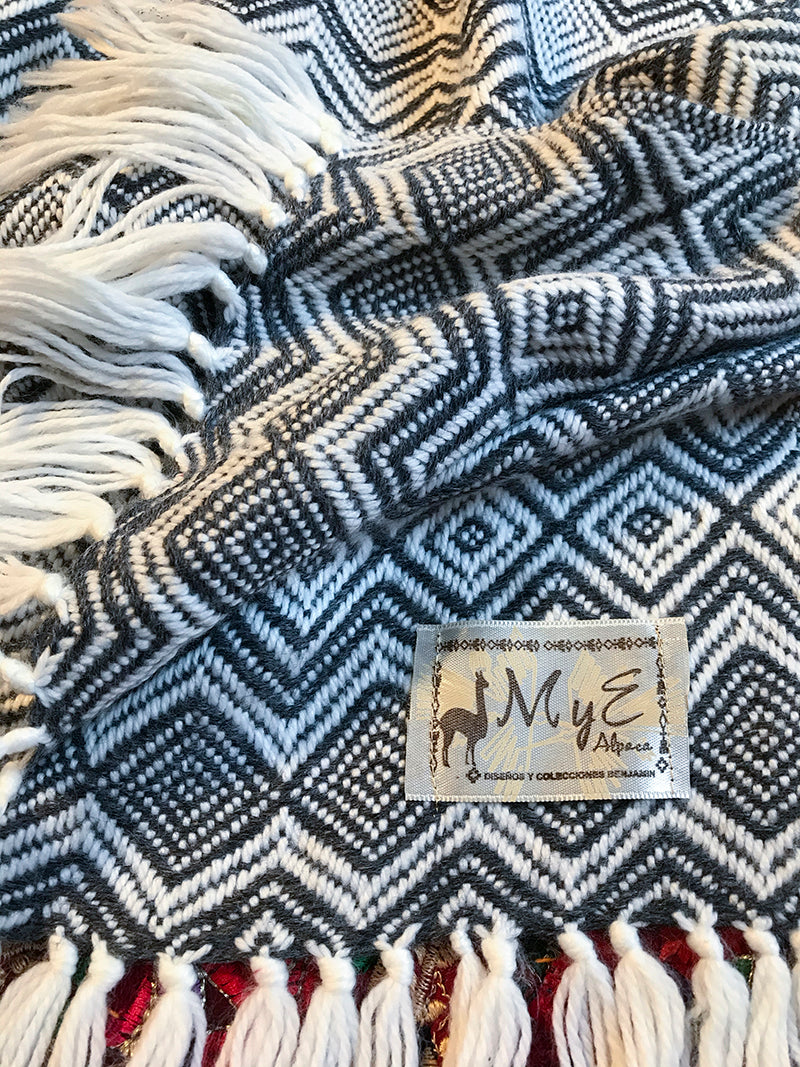 Alpaca Manta Shawl – Vagamundo